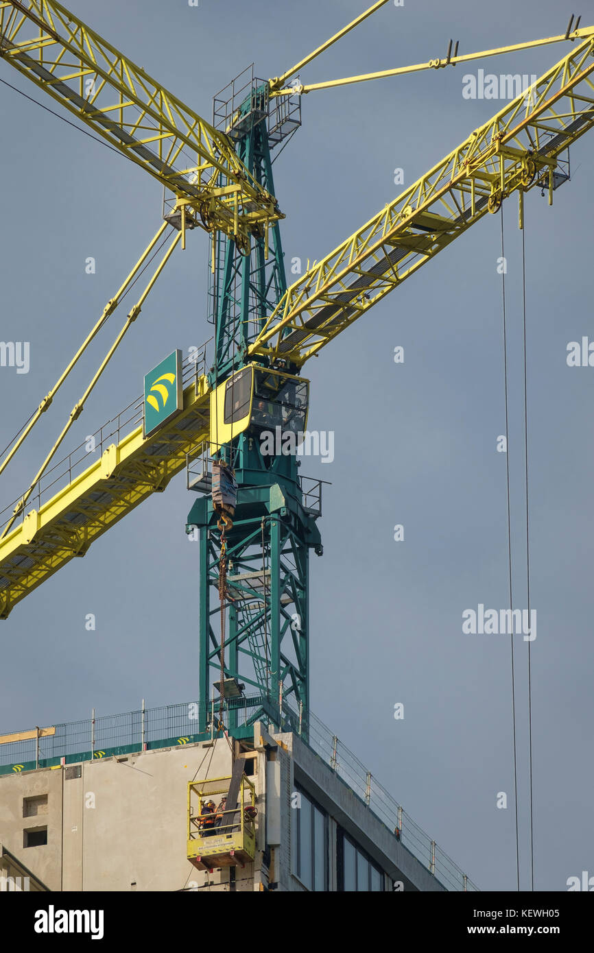 High rise cranes hi-res stock photography and images - Alamy
