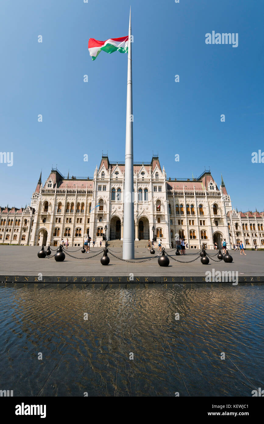 Vertical view of the Houses of Parliament in Budapest Stock Photo - Alamy