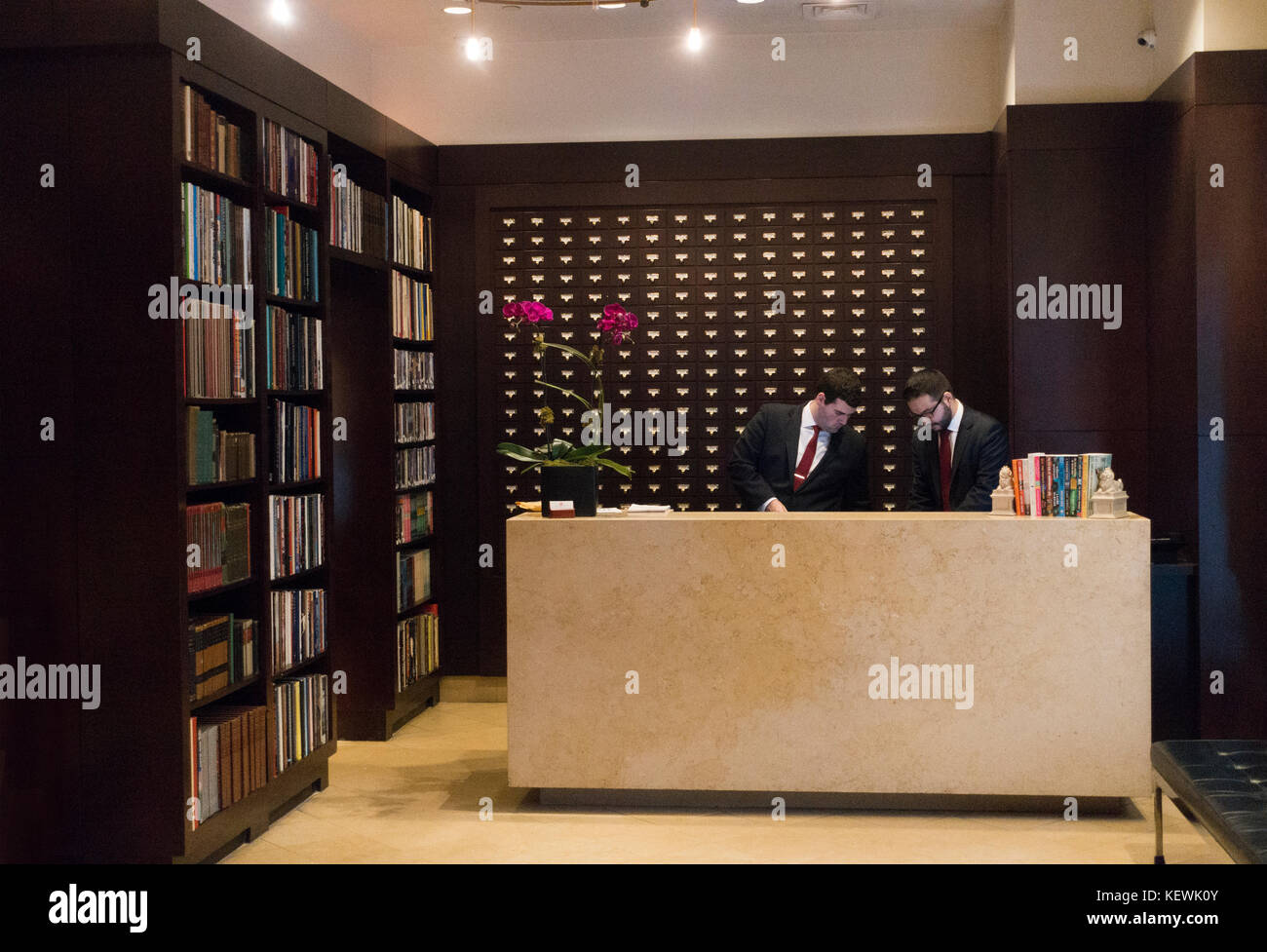 library hotel midtown NYC Stock Photo - Alamy