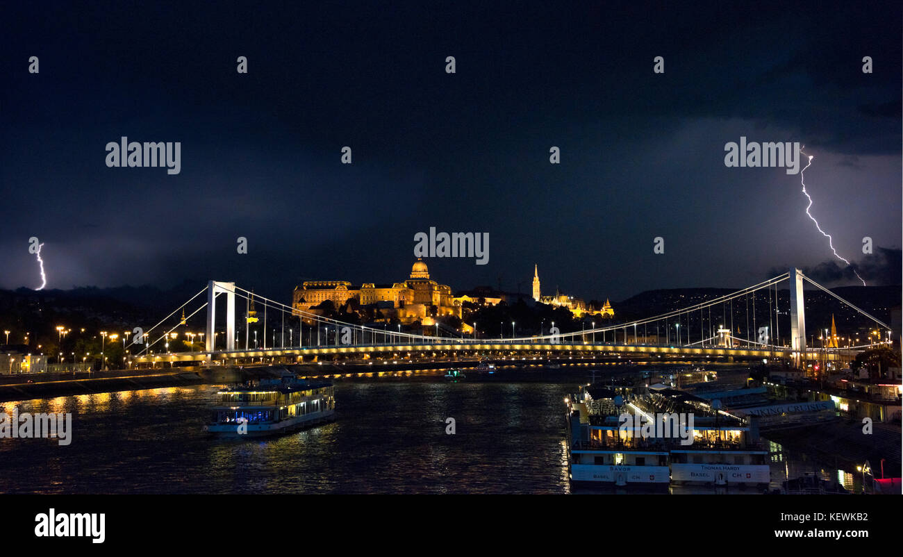 Lightning strikes building hi-res stock photography and images - Alamy