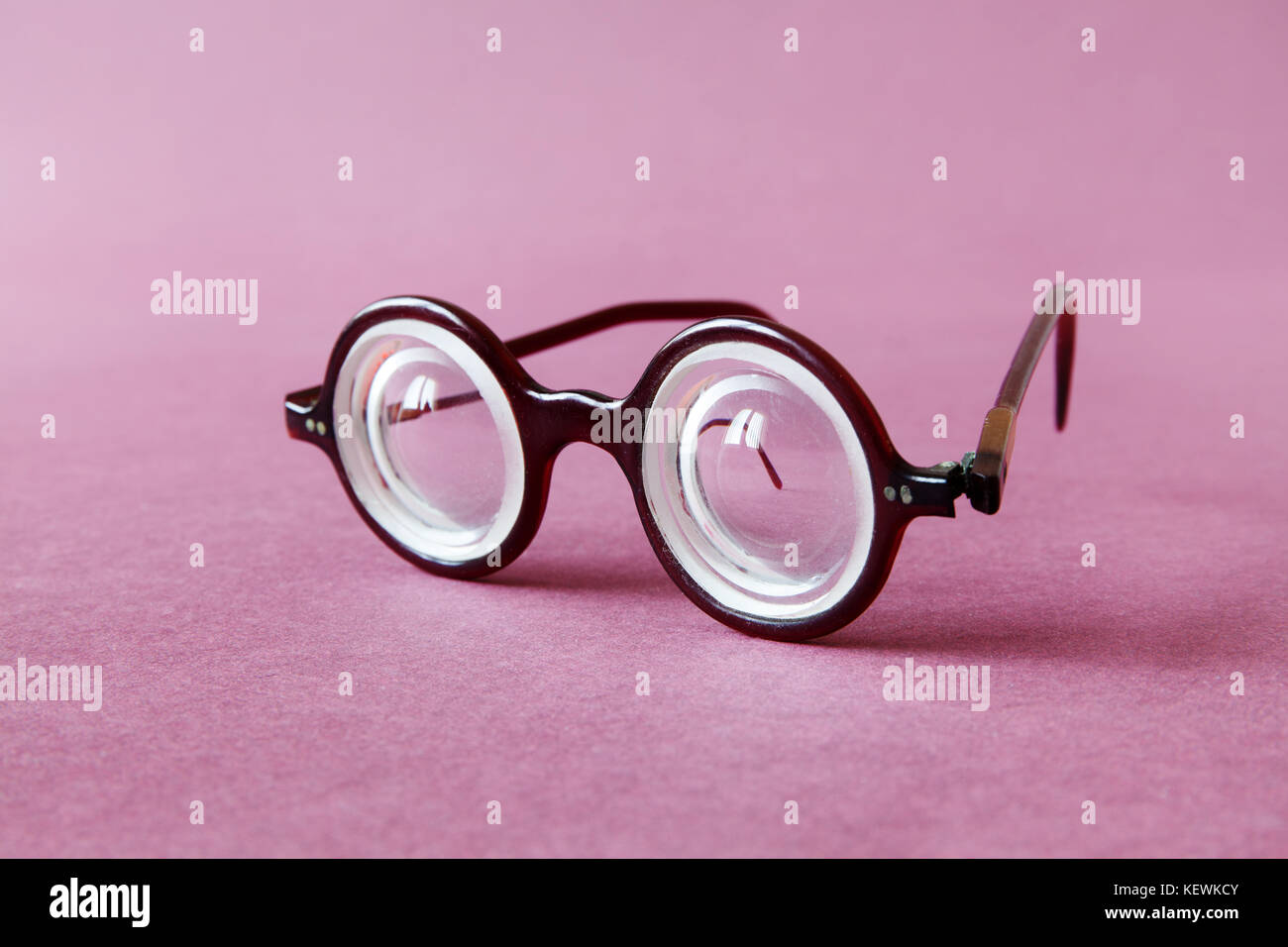 Retro spectacles hi-res stock photography and images - Alamy
