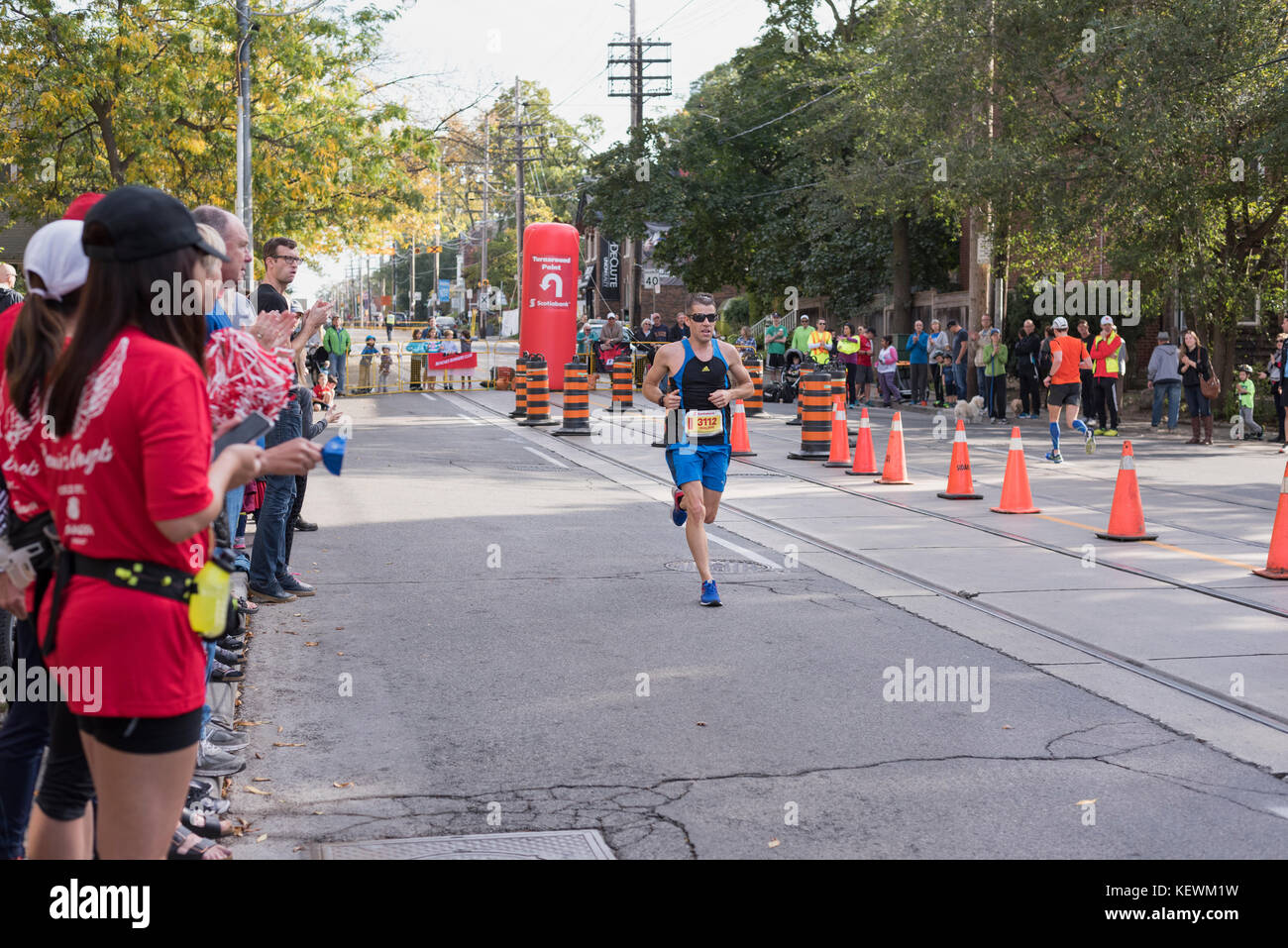 Toronto waterfront marathon hi-res stock photography and images - Alamy