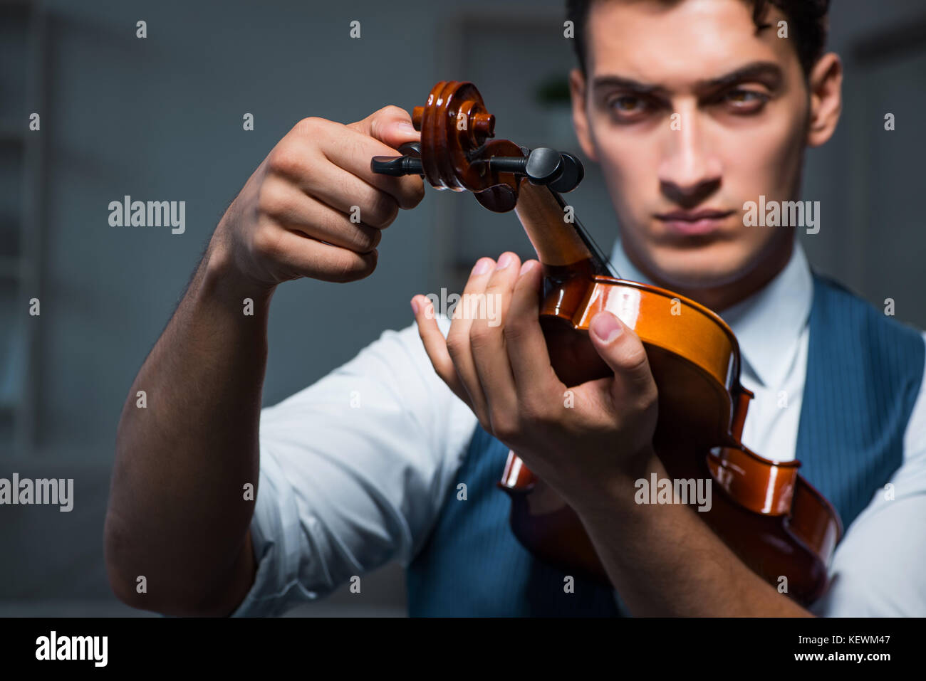 Young musician man practicing playing violin at home Stock Photo - Alamy