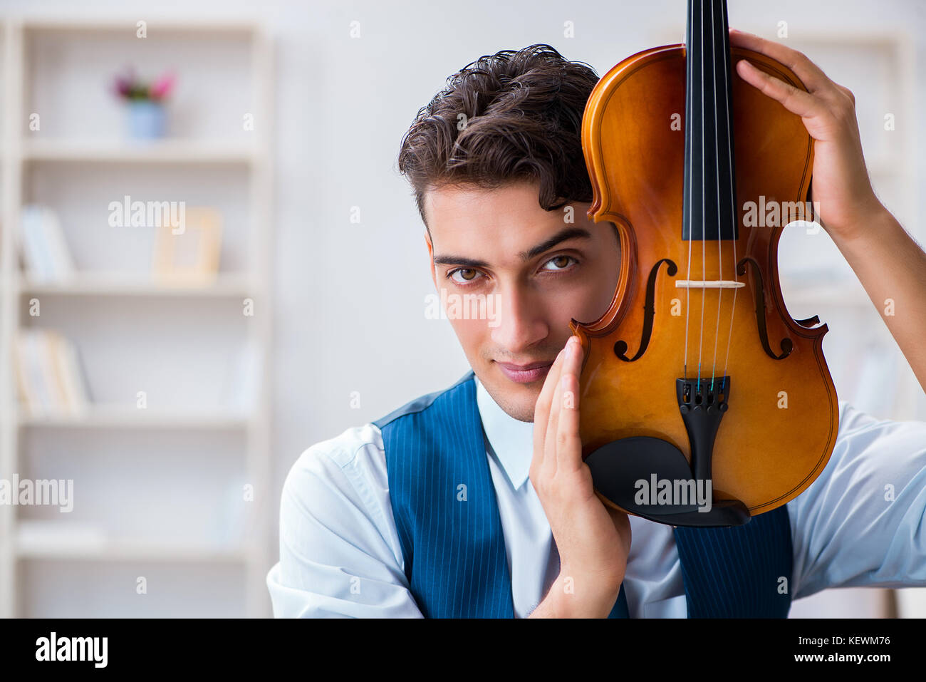 Young musician man practicing playing violin at home Stock Photo - Alamy