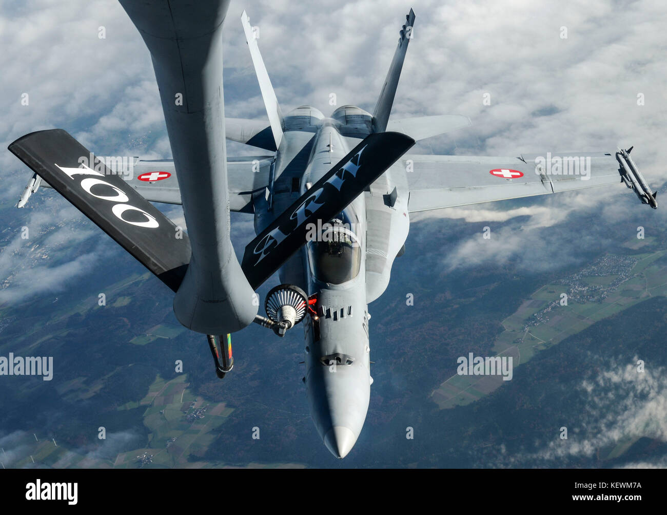 Swiss Air Force F-18 Hornet Refueling Stock Photo - Alamy