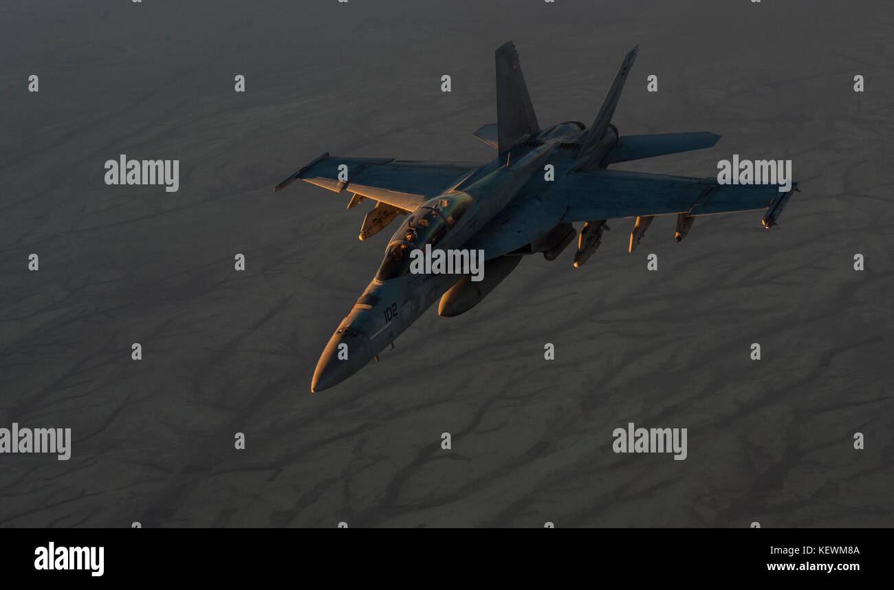 Swiss Air Force F-18 Hornet Refueling Stock Photo - Alamy