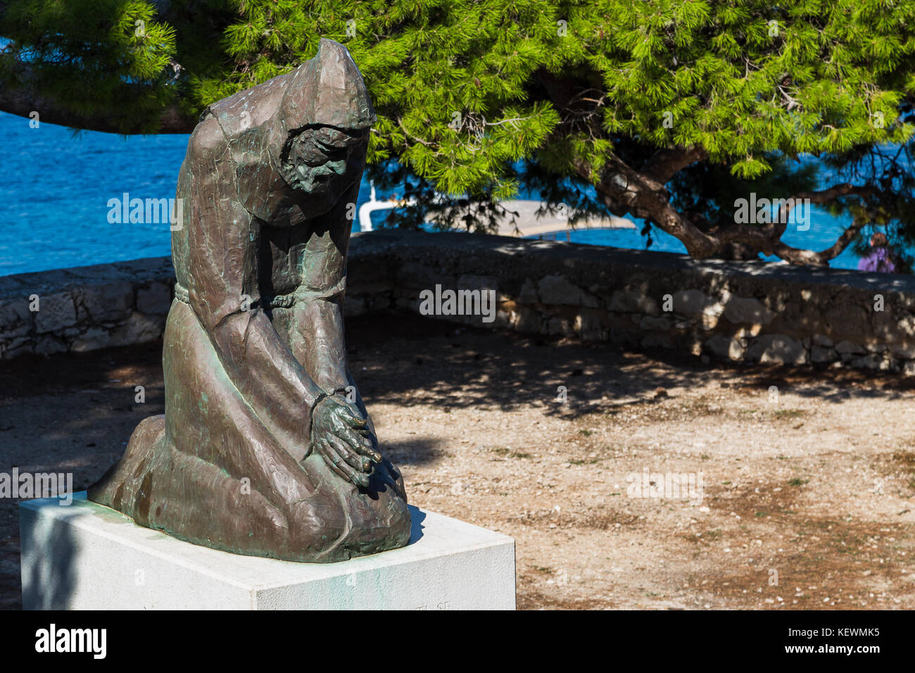 Monk preying hi-res stock photography and images - Alamy