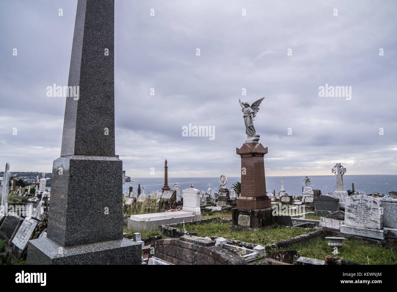 Sydney waverley ocean cemetery hi-res stock photography and images - Alamy