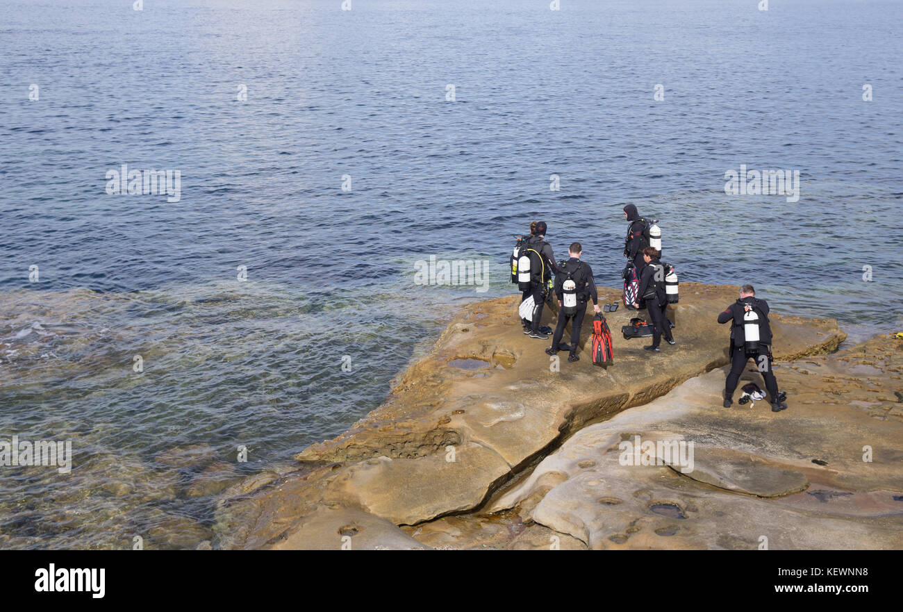 Scuba divers getting ready to dive Stock Photo - Alamy