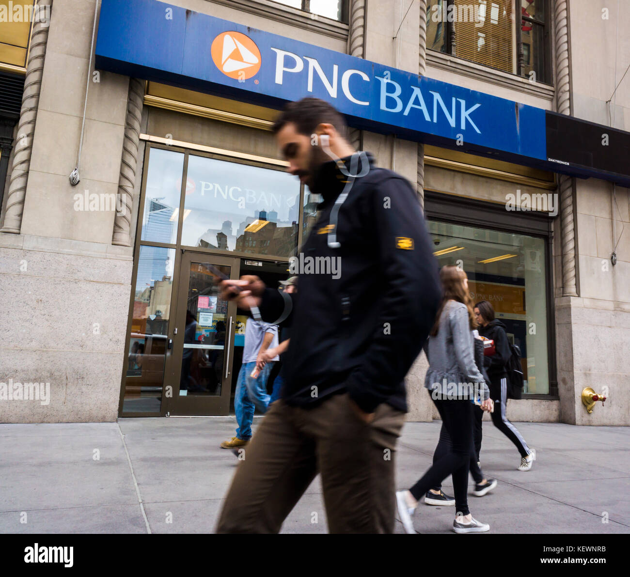 Pnc bank storefront hi-res stock photography and images - Alamy