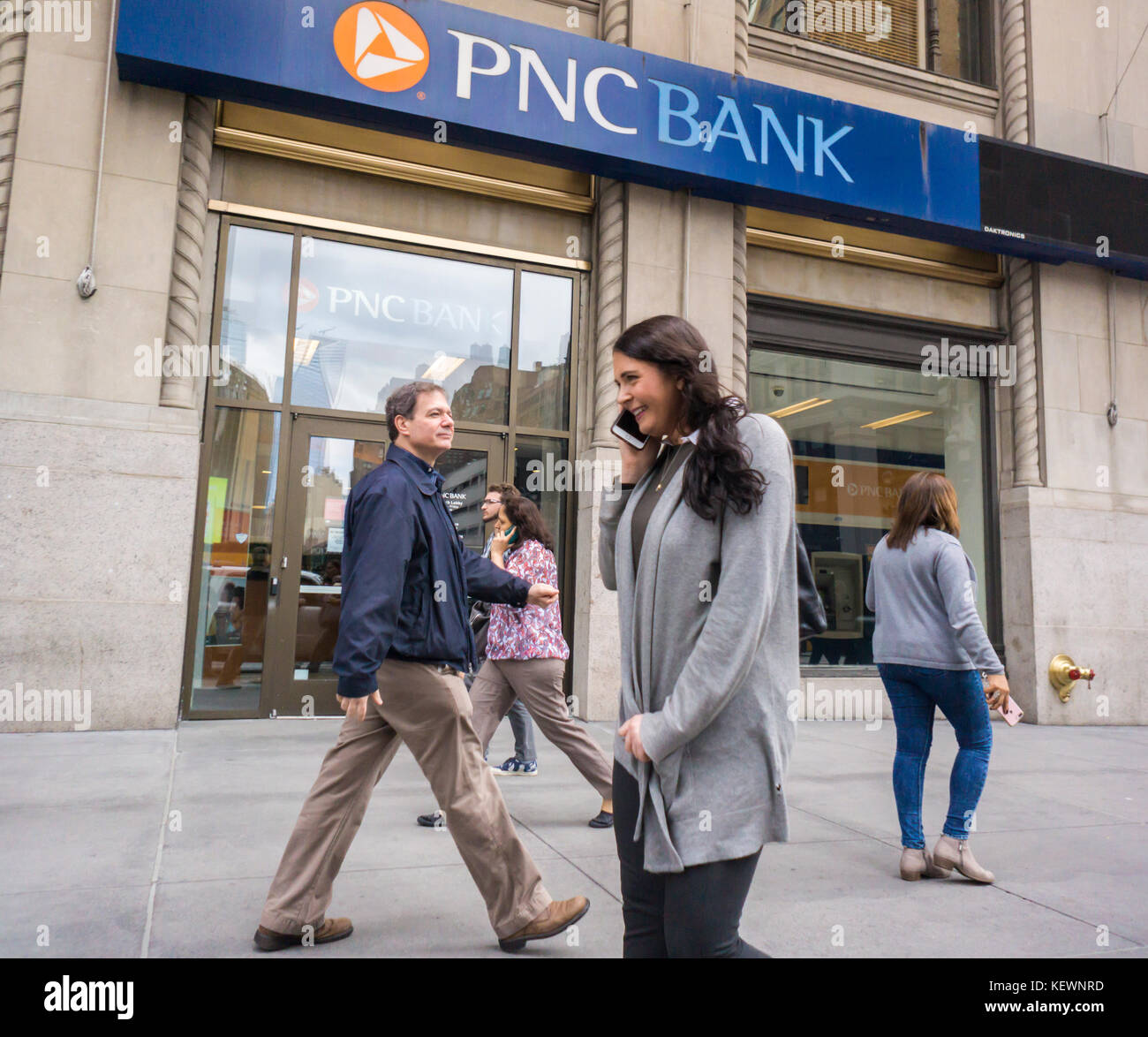 Pnc bank storefront hi-res stock photography and images - Alamy