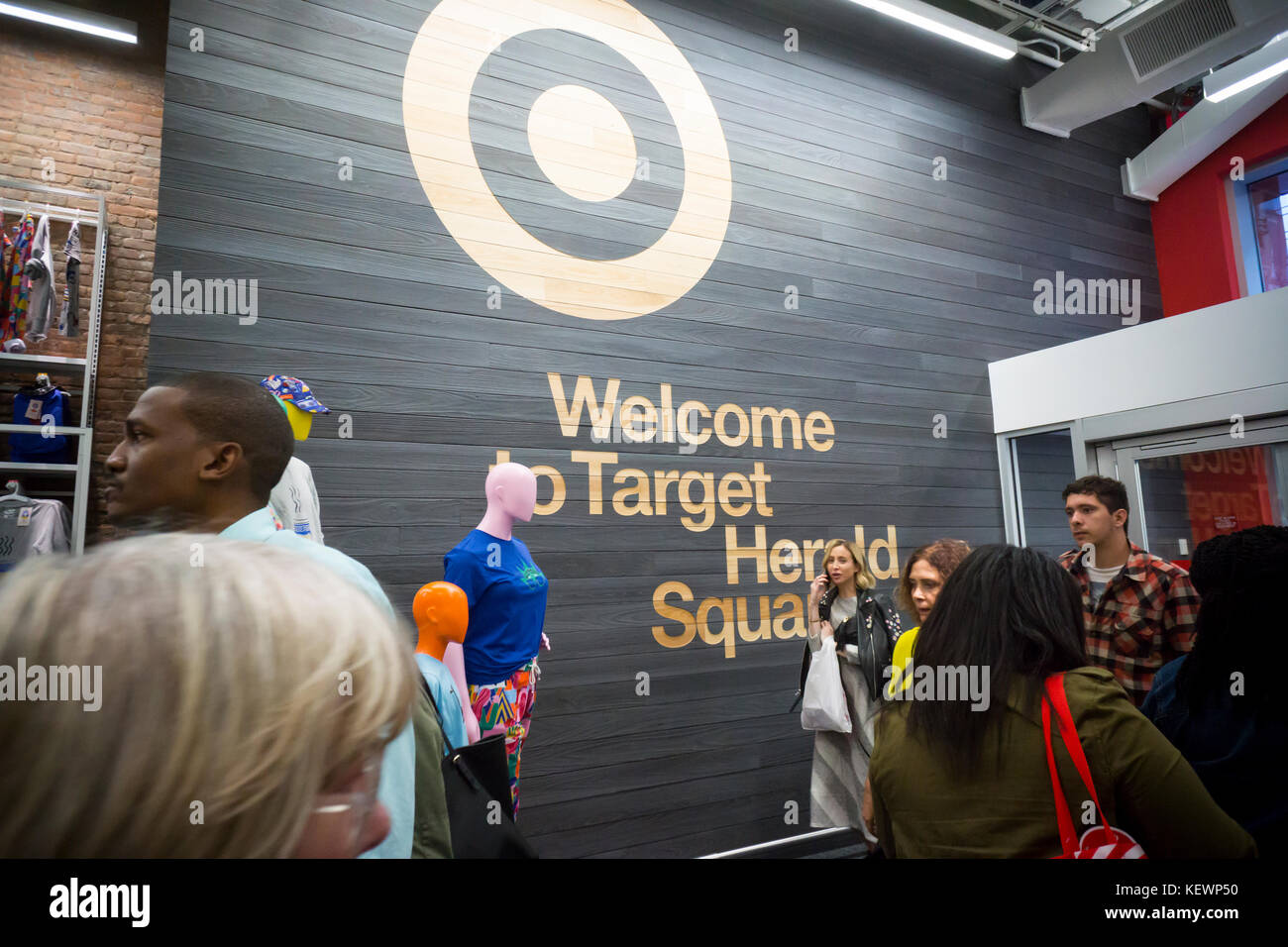 Existing stores hi-res stock photography and images - Alamy