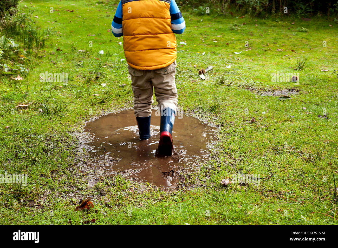 Children splashing in muddy puddles hi-res stock photography and images ...