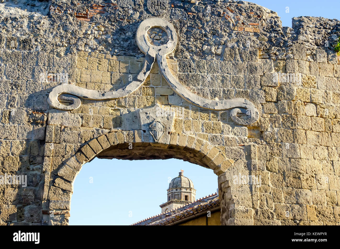 City gate entrance hi-res stock photography and images - Alamy