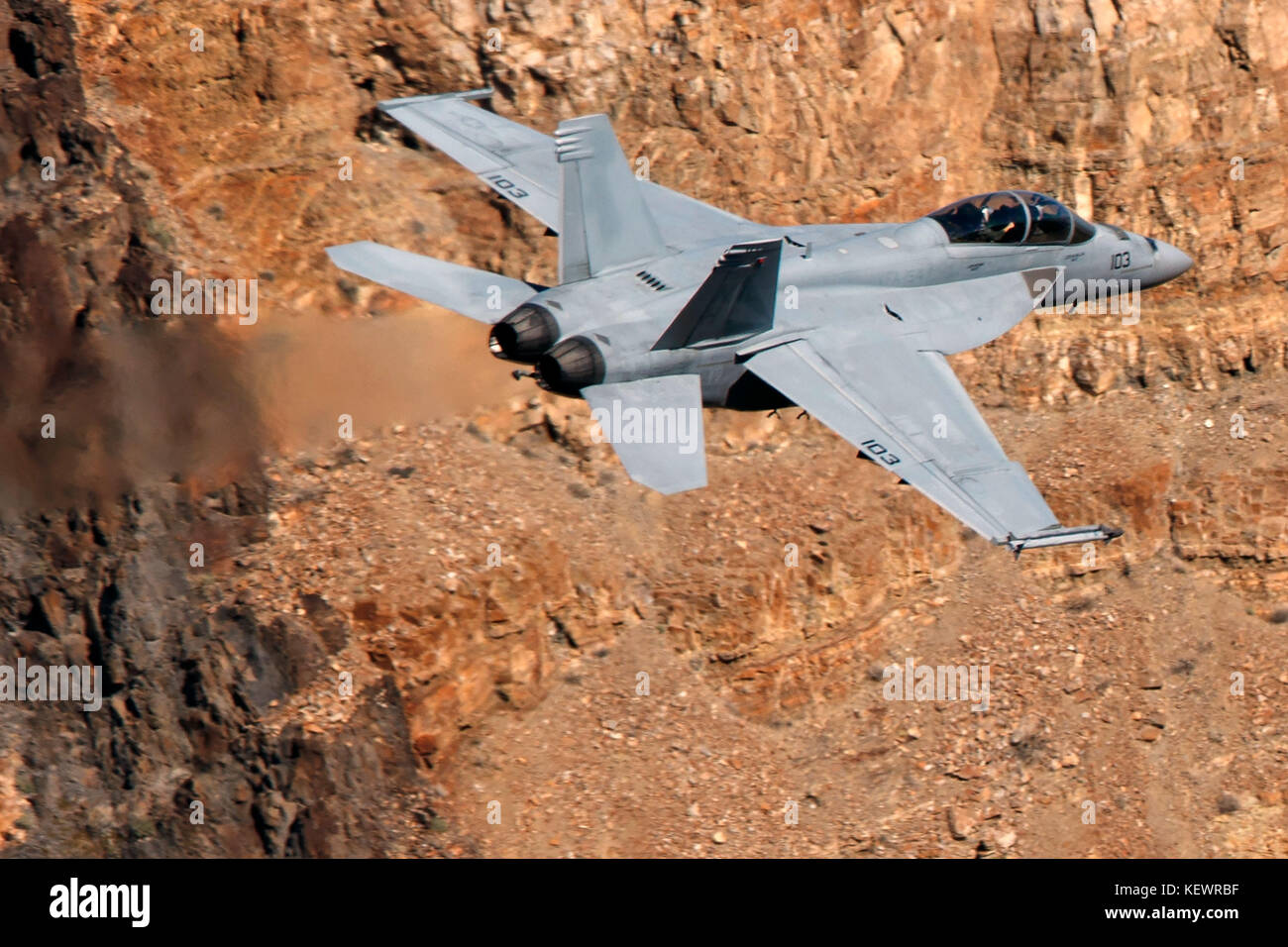 F18s hi-res stock photography and images - Alamy