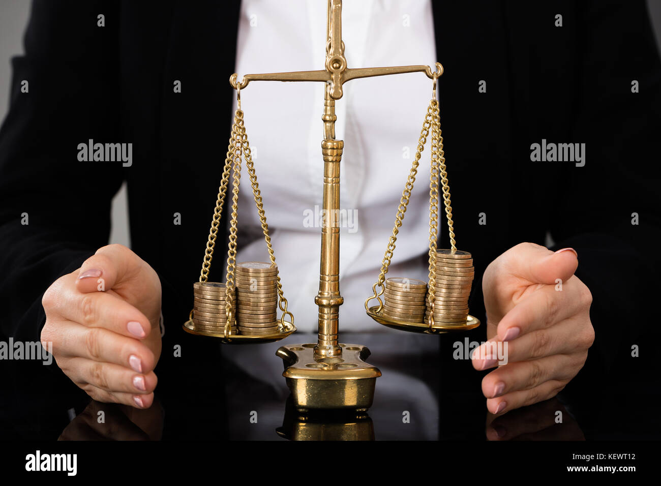 Hand of justice hi-res stock photography and images - Alamy