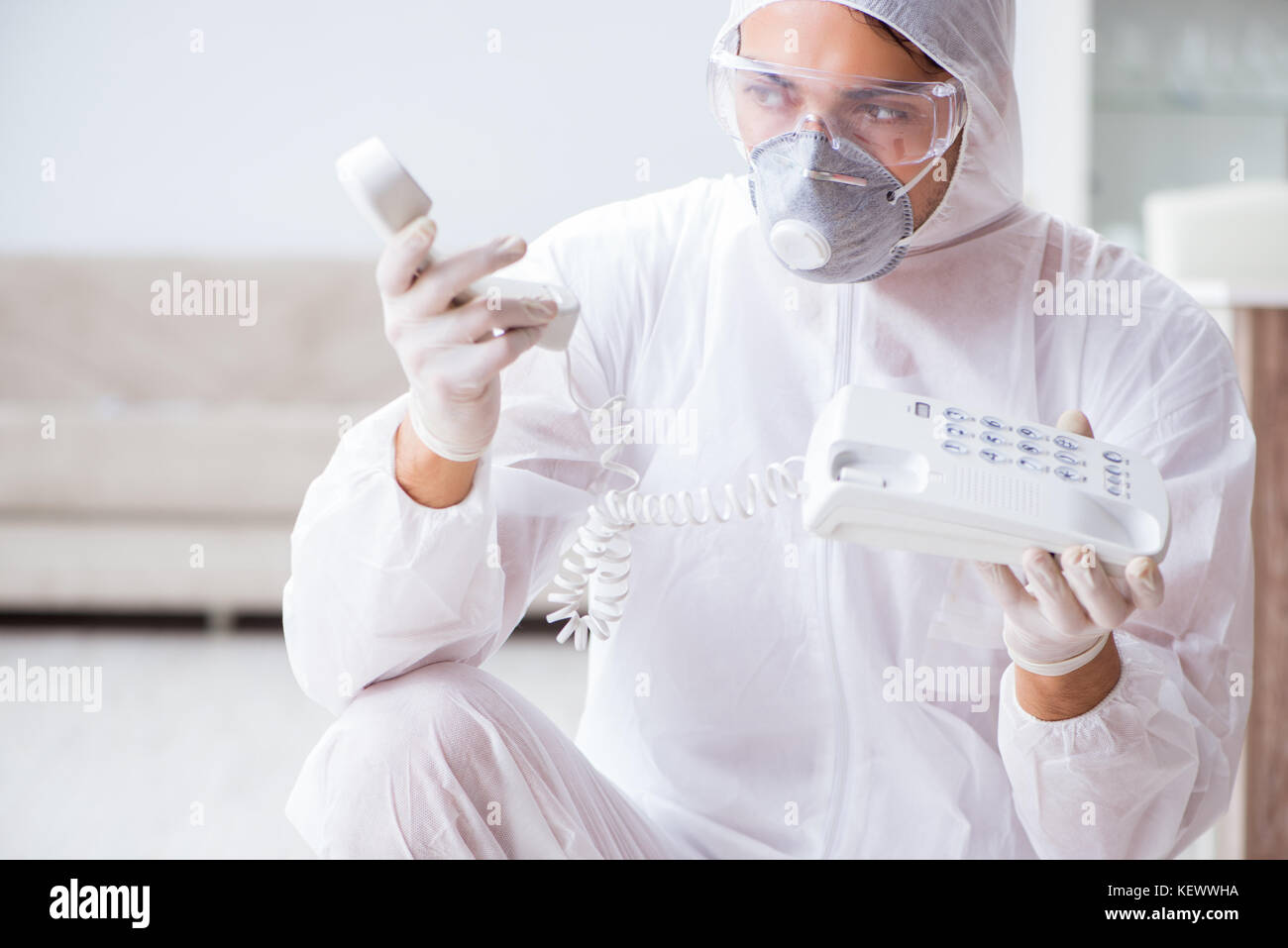 Forensic expert at crime scene doing investigation Stock Photo - Alamy