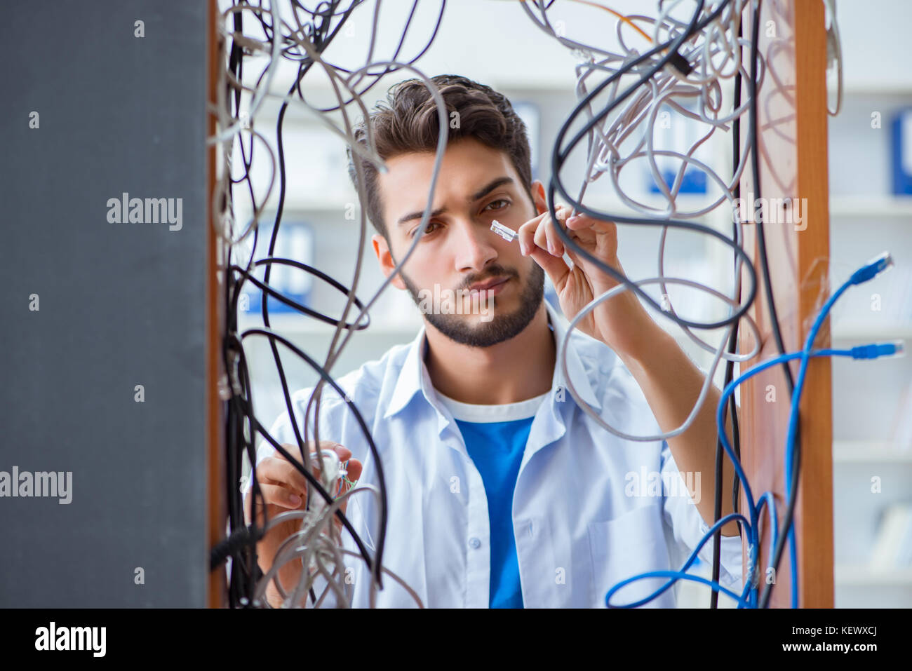 Untangle wires hi-res stock photography and images - Alamy