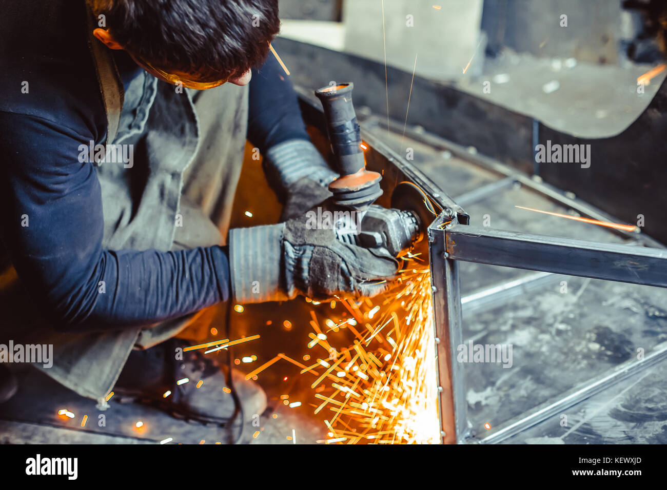 worker sawing the iron Stock Photo - Alamy