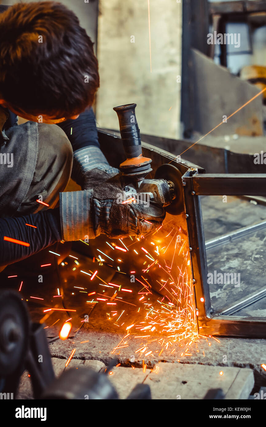 worker sawing the iron Stock Photo - Alamy