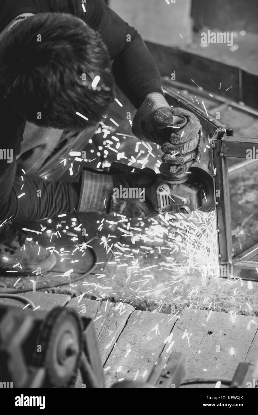 Worker sawing Black and White Stock Photos & Images - Alamy