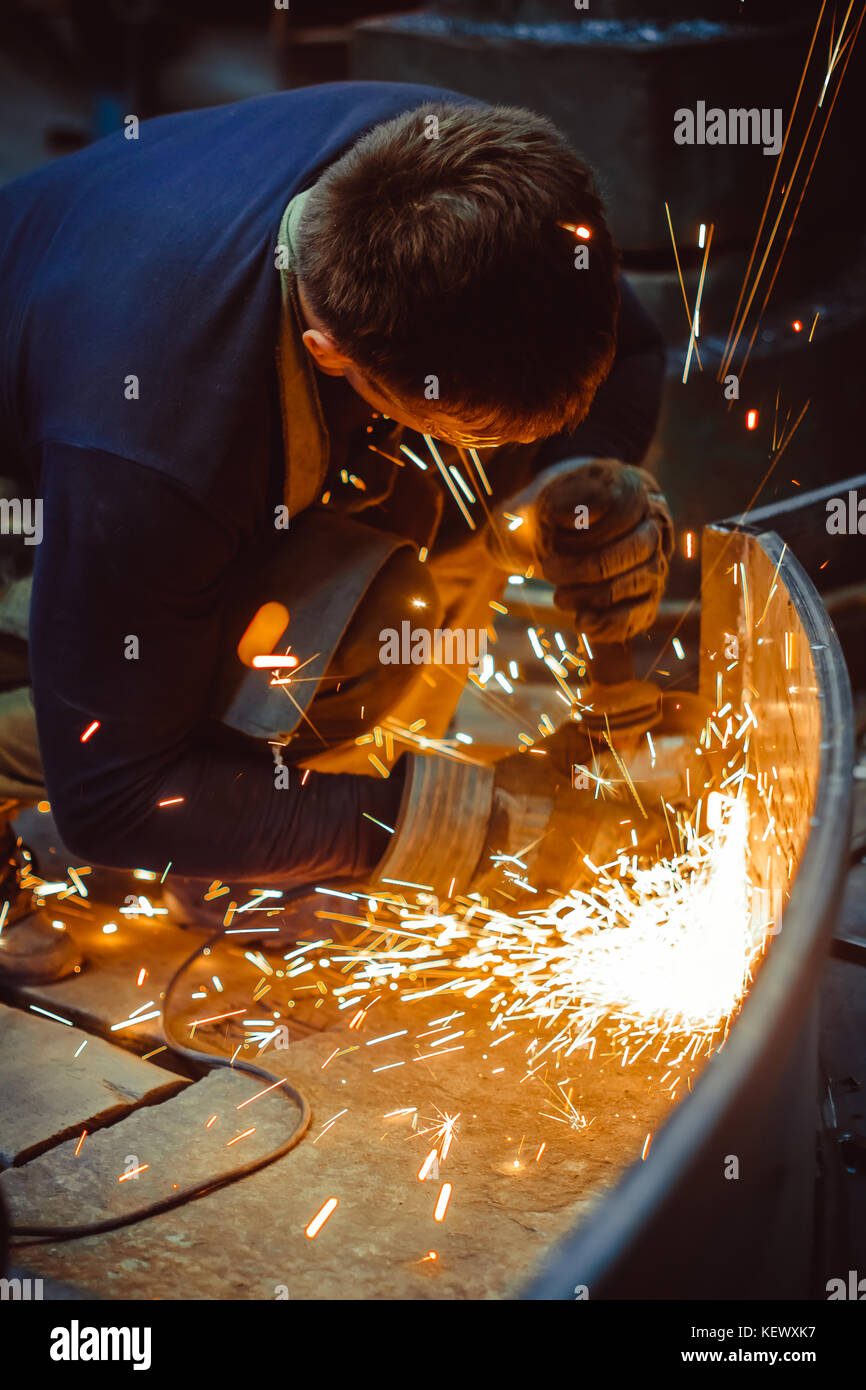 worker sawing the iron Stock Photo - Alamy
