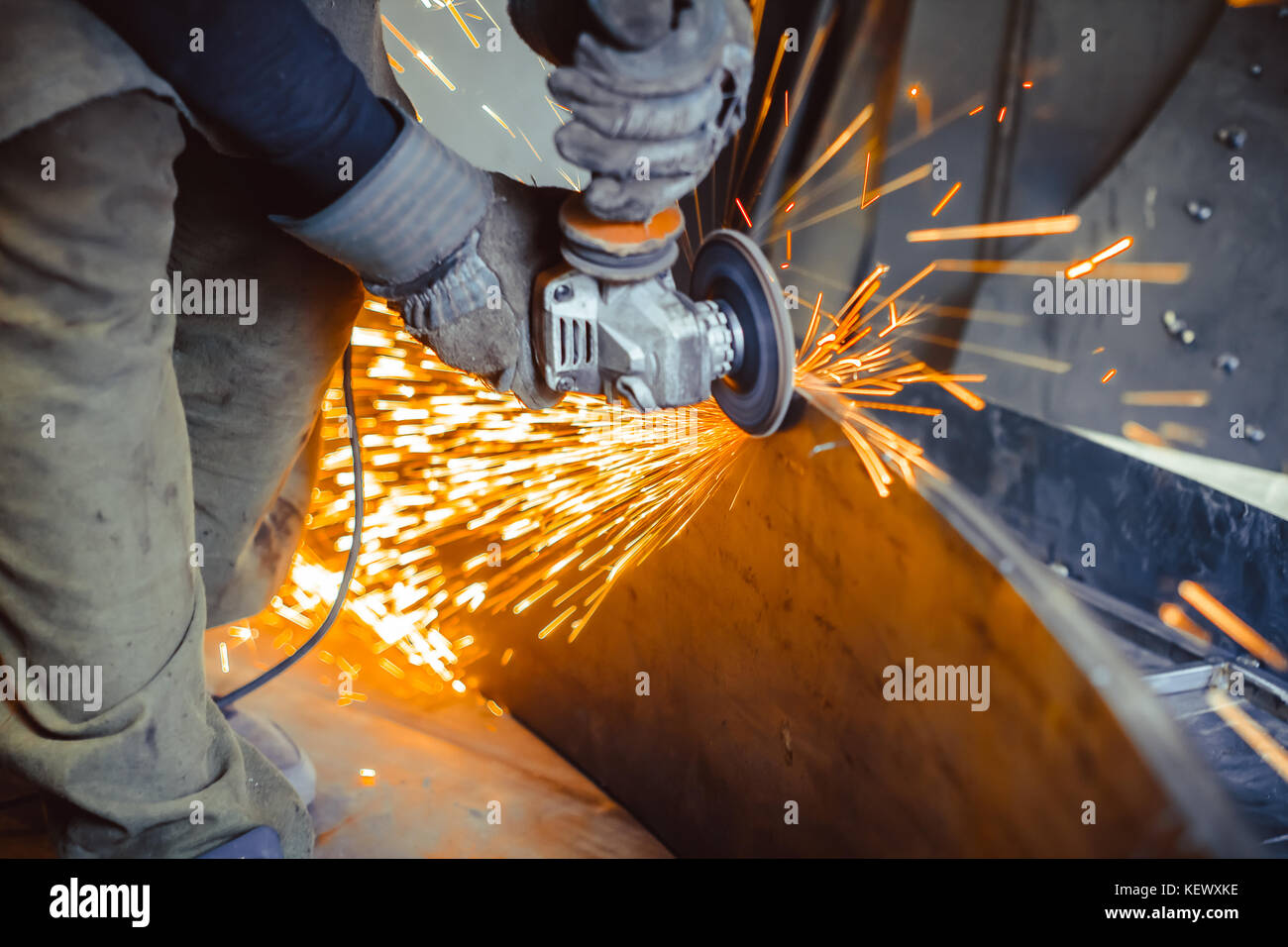 worker sawing the iron Stock Photo - Alamy