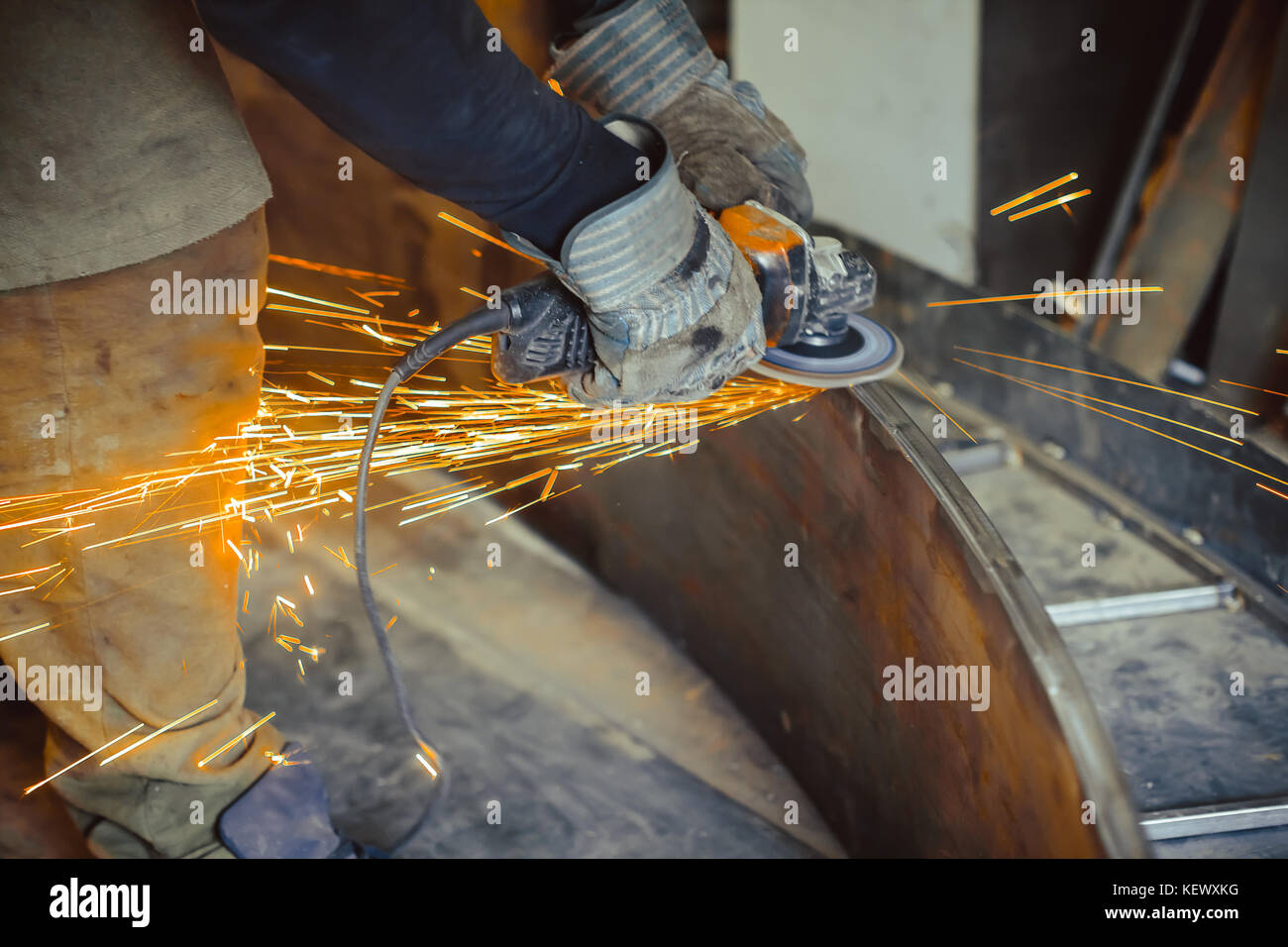 worker sawing the iron Stock Photo - Alamy