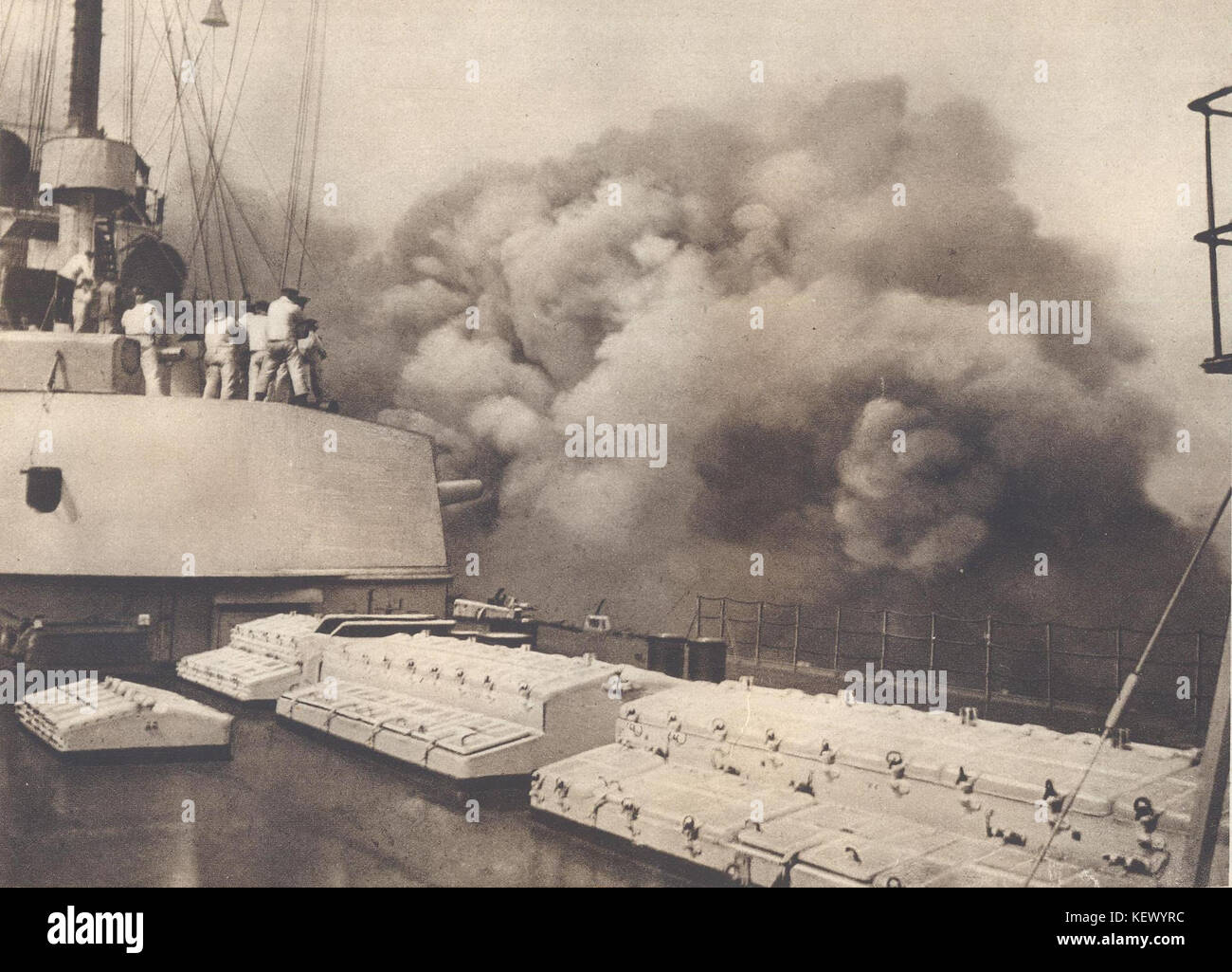 237K 1 361 10 Picture of the German Navy. Firing off a Turrelgun Stock ...