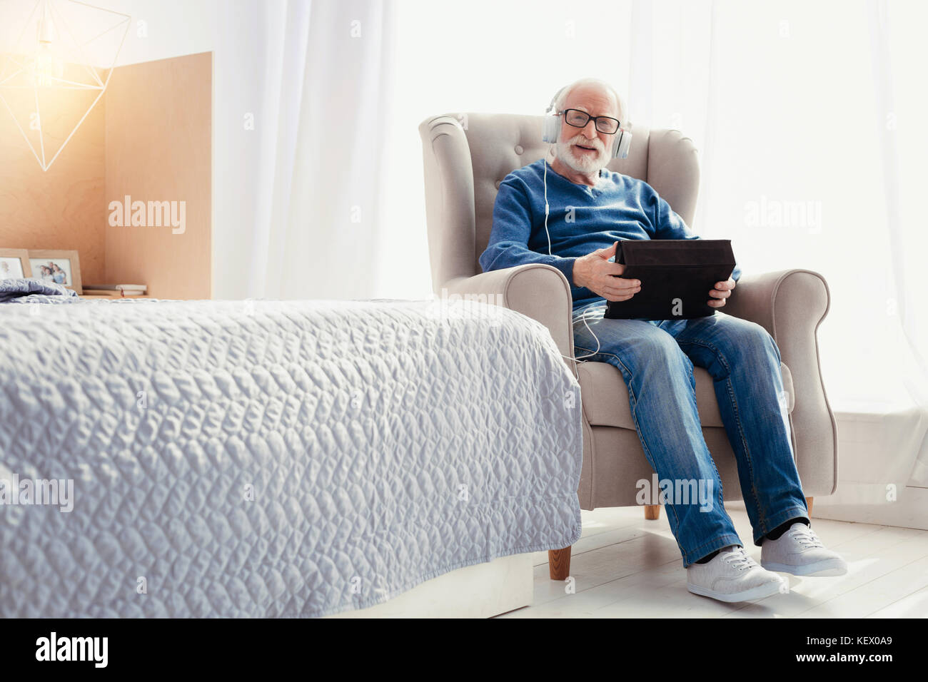Old man full face looking to camera hi-res stock photography and images ...