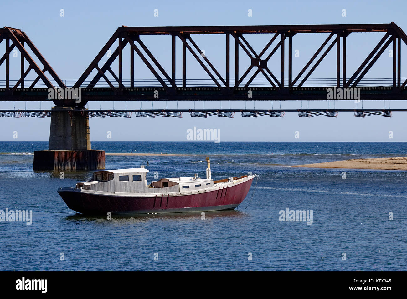 Boats train hi-res stock photography and images - Alamy