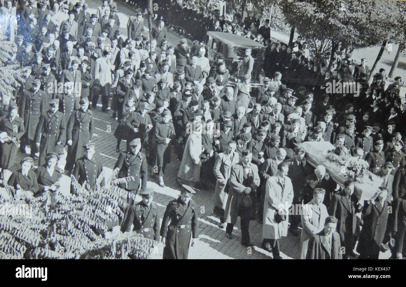 2128K 1 259 3 The funeral of Yordan Yovkov Stock Photo - Alamy