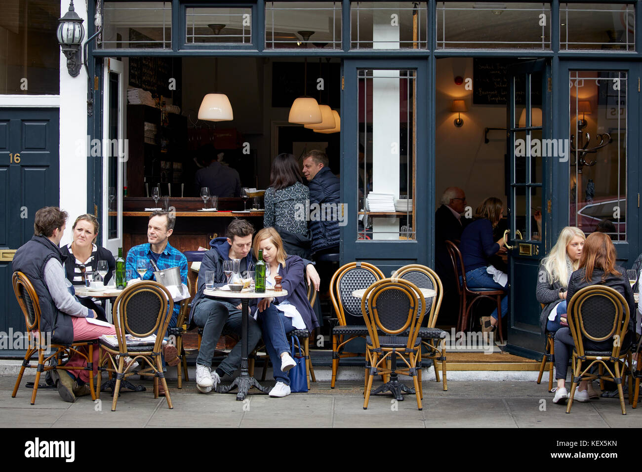 Drinking outside england hi-res stock photography and images - Alamy