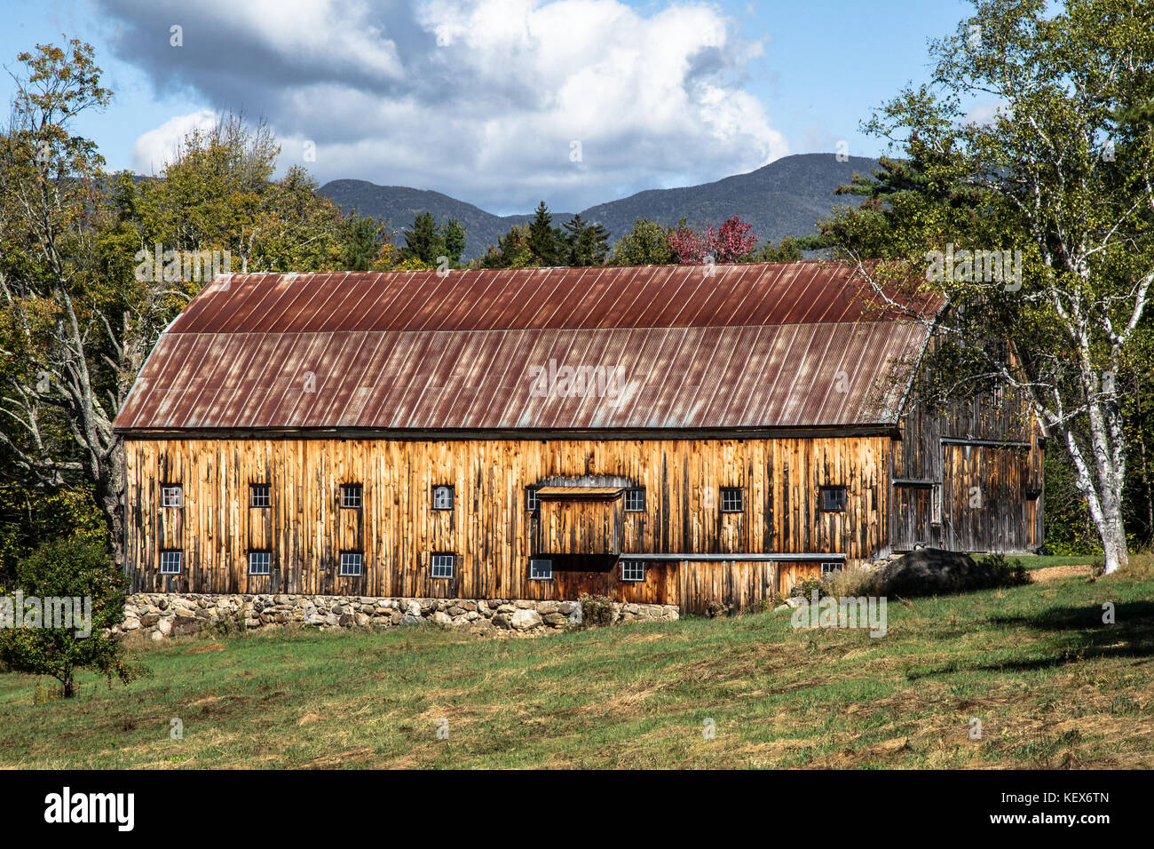 New england barn hi-res stock photography and images - Alamy