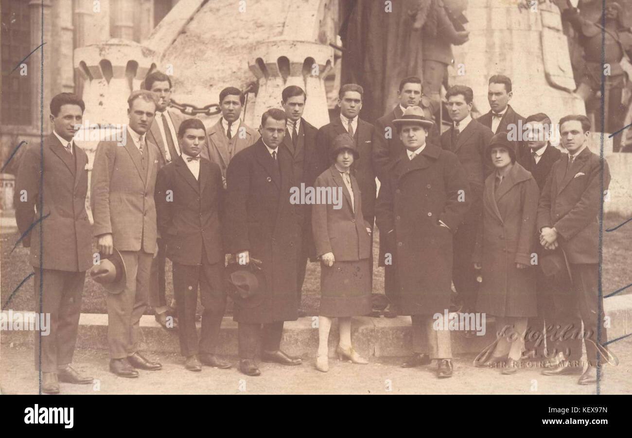 880K 1 105 24 Petar Raychev with studets from Bulgaria in Lvov, 1927 ...