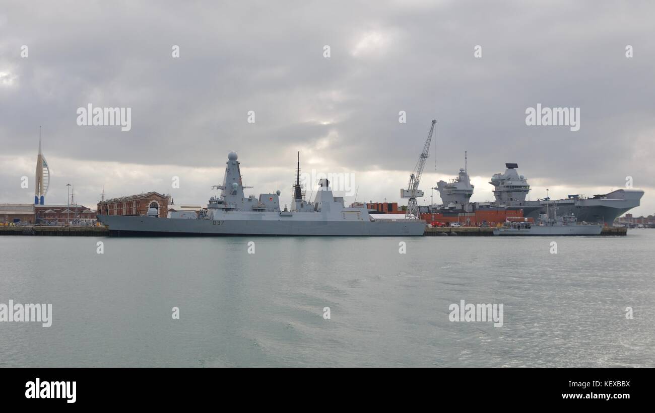 Aircraft carrier ship type hi-res stock photography and images - Alamy