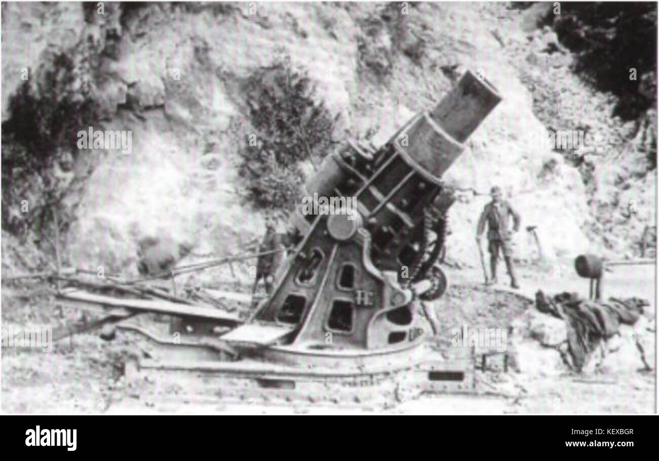 Austro hungarian 305 mm Howitzer Stock Photo - Alamy
