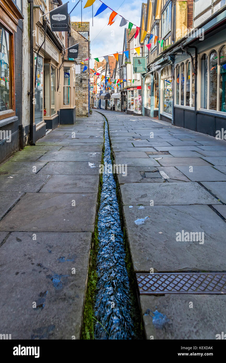 Stream running down medieval Cheap Street in Frome Stock Photo - Alamy