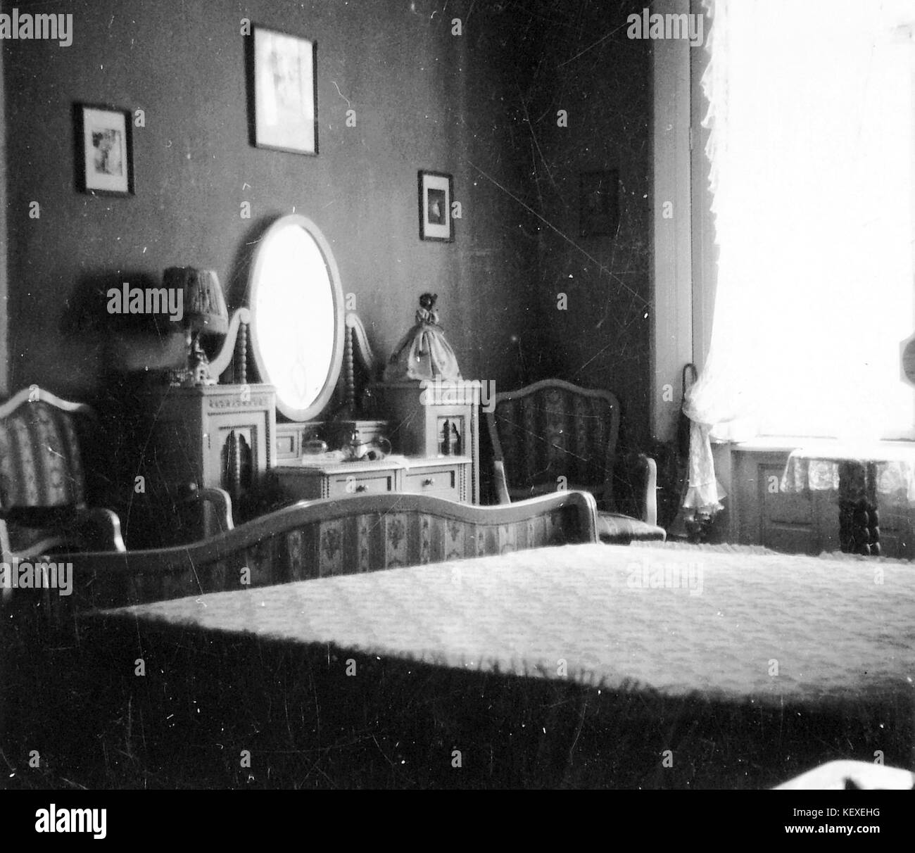 Mirror bed Black and White Stock Photos & Images - Alamy