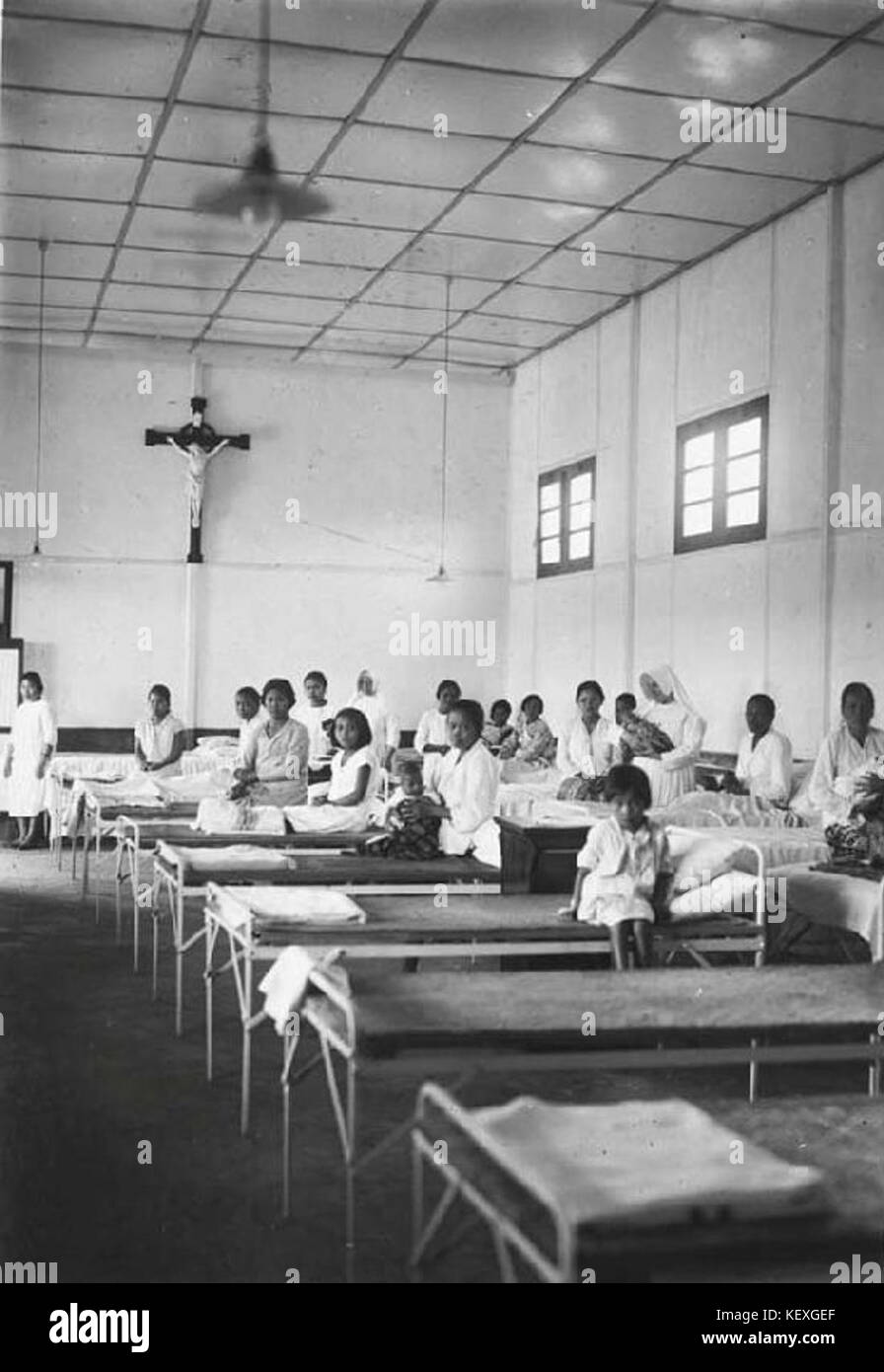 Dormitory at the hospital of the Roman Catholic mission Collectie ...