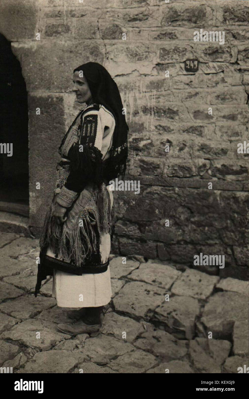 A macedonian costume hi-res stock photography and images - Alamy
