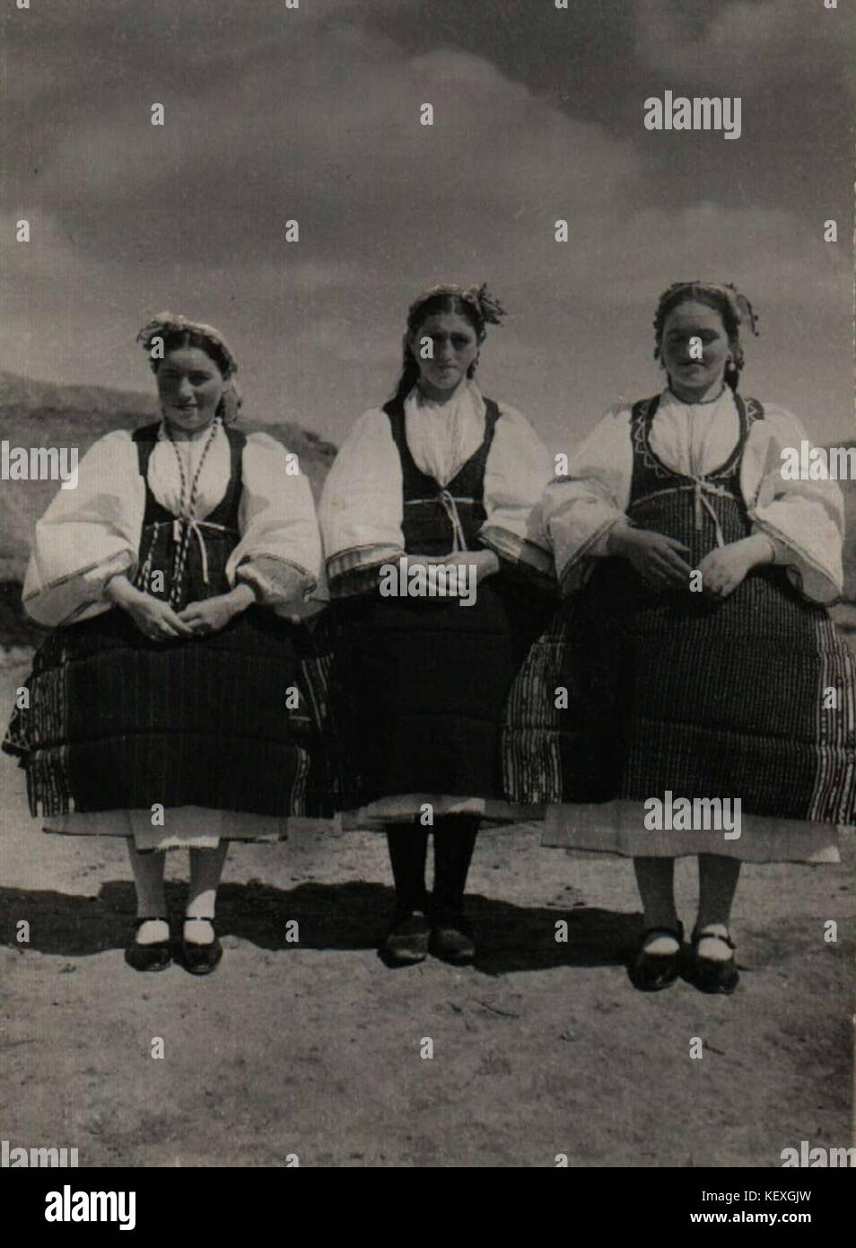 Macedonian folklore costume hi-res stock photography and images - Alamy