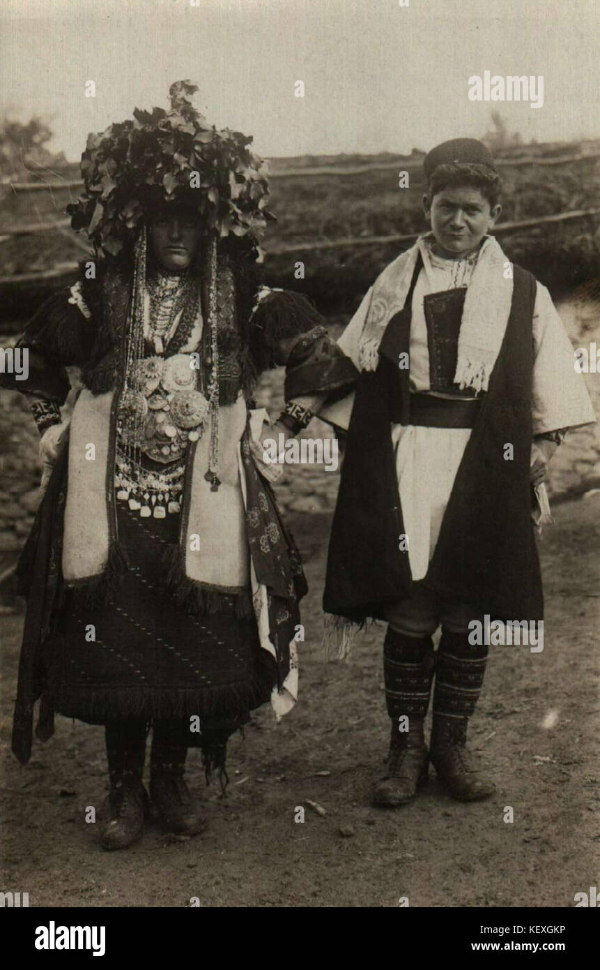 2072K 1 501 94 National costumes from Macedonia Stock Photo - Alamy