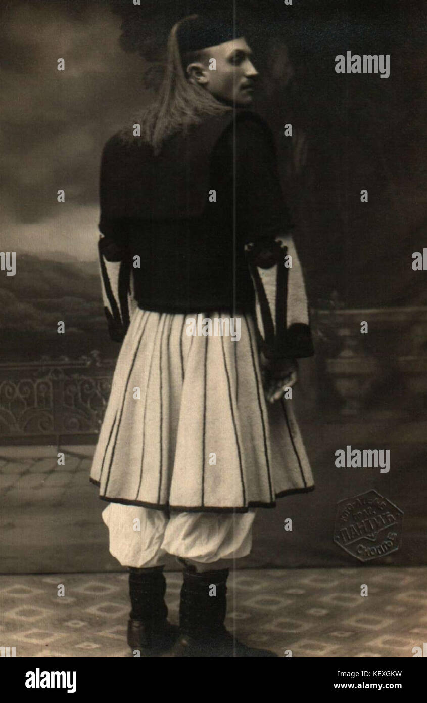 Macedonian folklore costume hi-res stock photography and images - Alamy