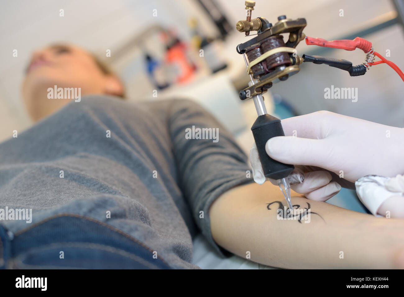 woman getting a small tattoo Stock Photo - Alamy