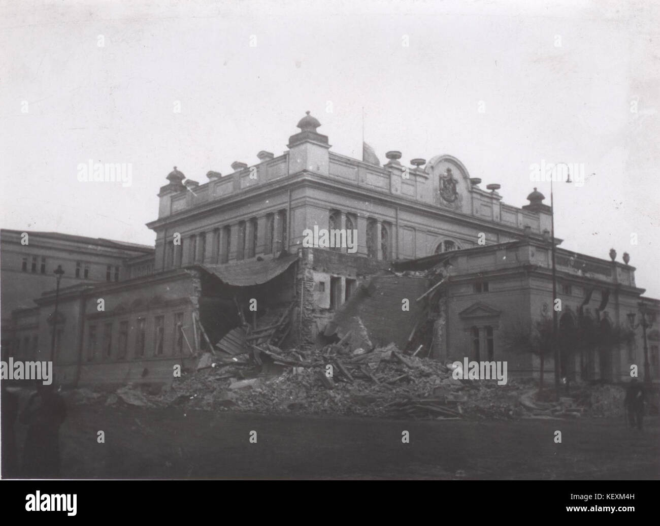 War time assembly hi-res stock photography and images - Alamy