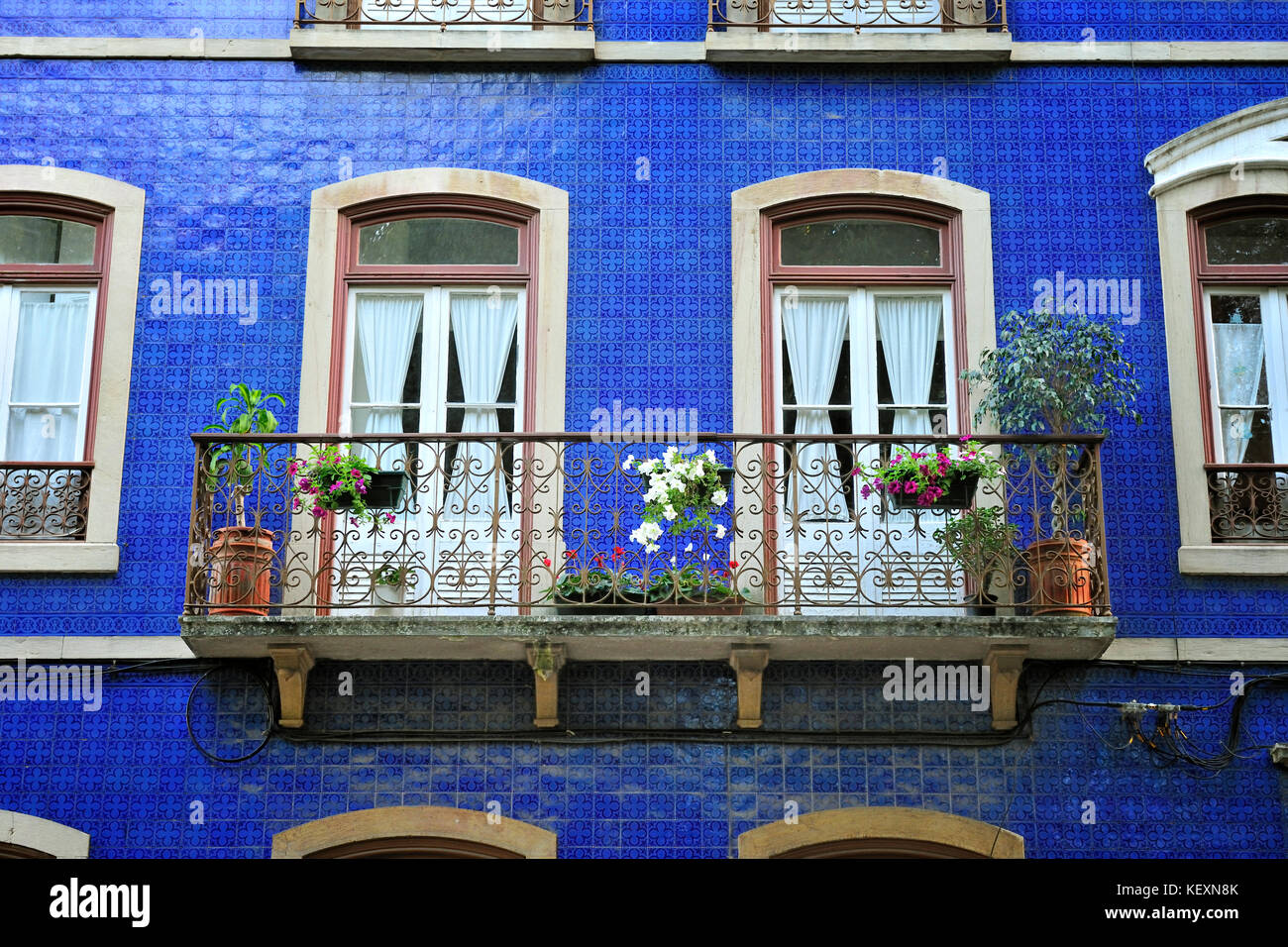 Portugal historic windows hi-res stock photography and images - Alamy