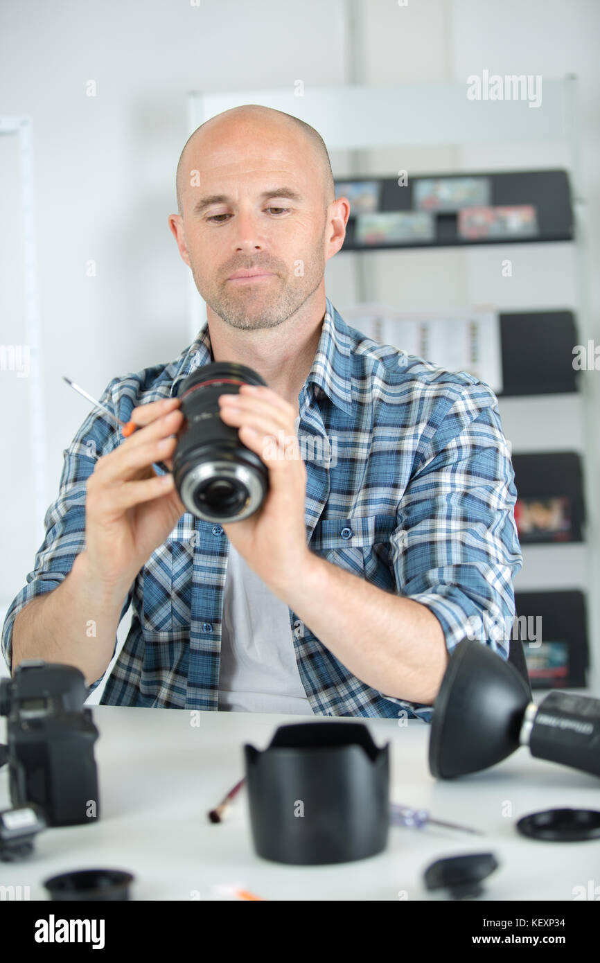 man holding a camera lens Stock Photo - Alamy