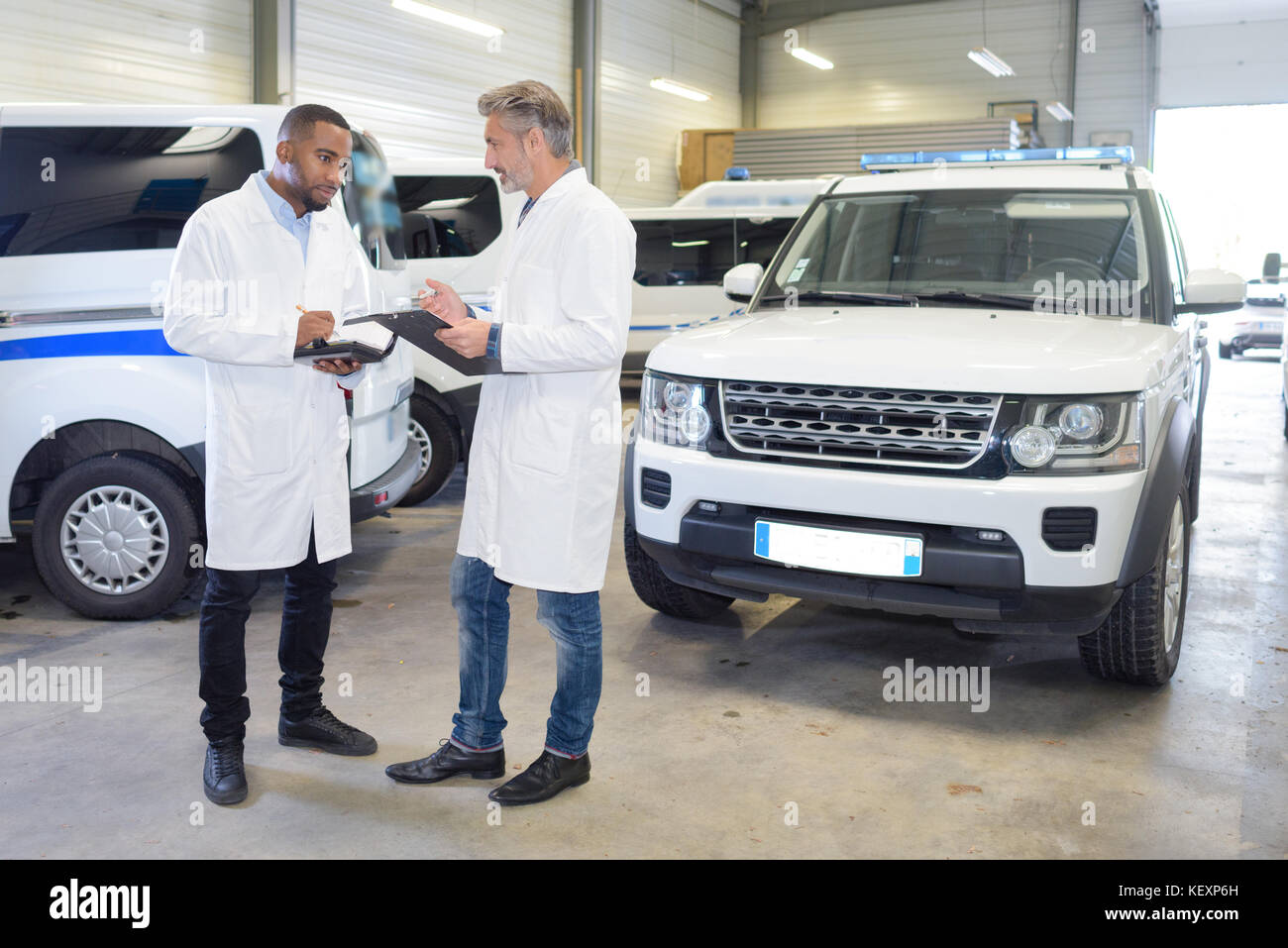 ambulance doctor emergency doctor Stock Photo - Alamy
