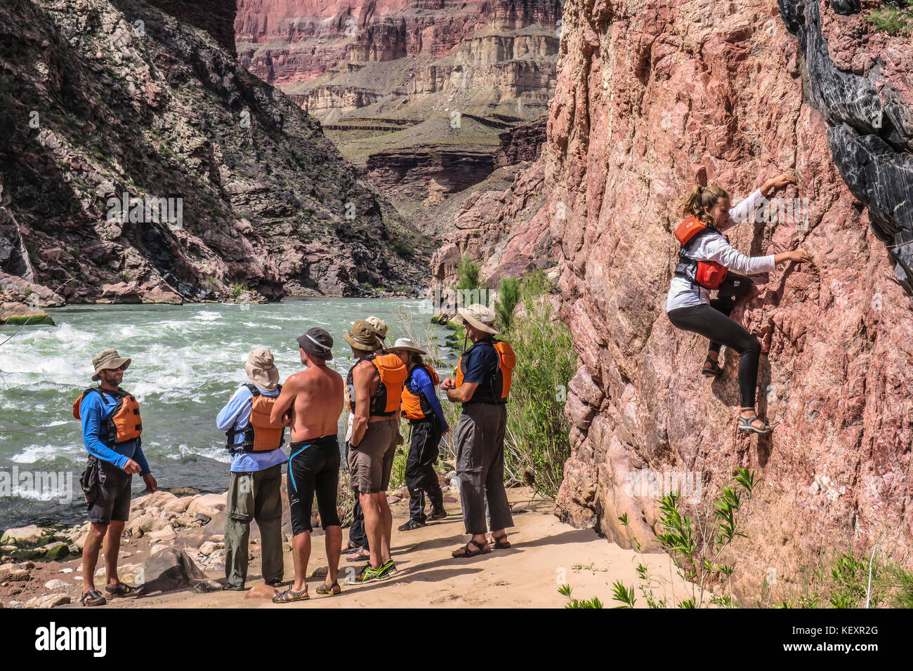 Climbing rock young women hi-res stock photography and images - Alamy